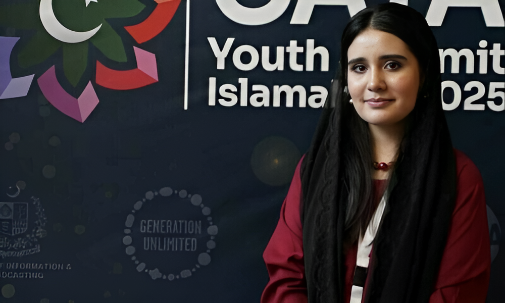 Pakistani Author Alishba Barech Wins Young Woman of the Year Award